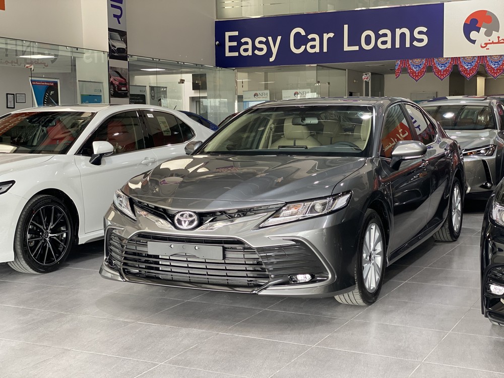 Toyota Camry GLE – Royal Class Motors