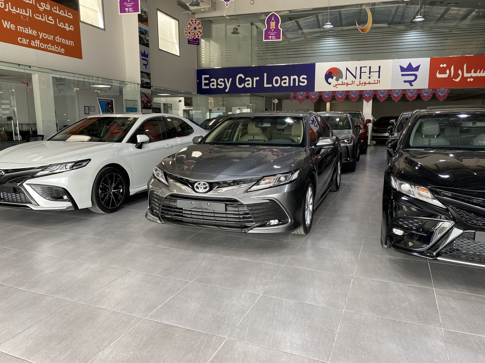 Toyota Camry GLE – Royal Class Motors