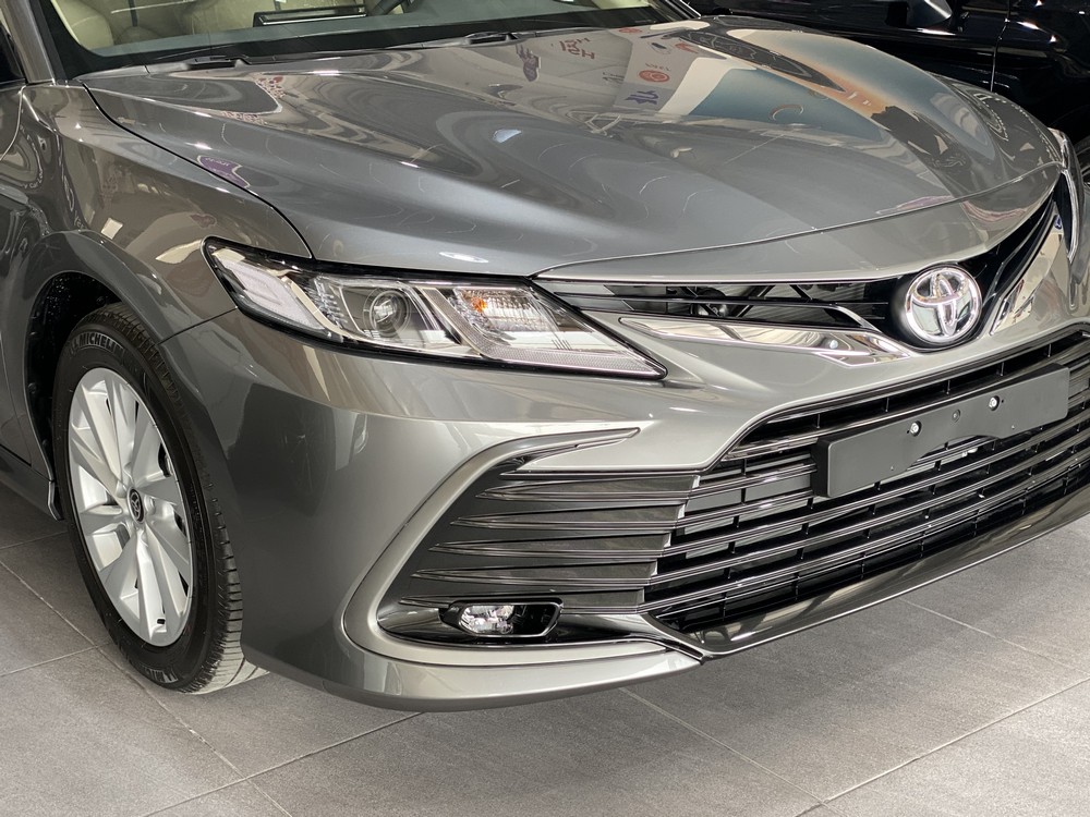 Toyota Camry GLE – Royal Class Motors